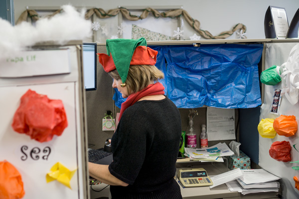MasterBrand decorating contest brings cubicle cheer - Dubois County ...