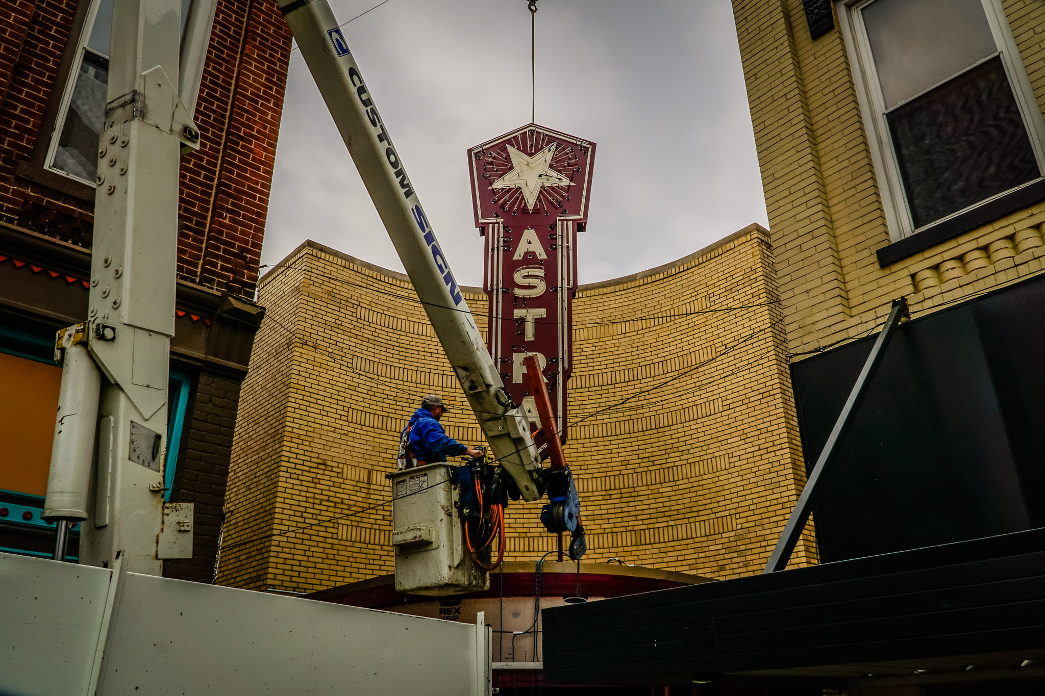 Iconic 82-year-old sign returns to Astra Theatre - Dubois County Free ...