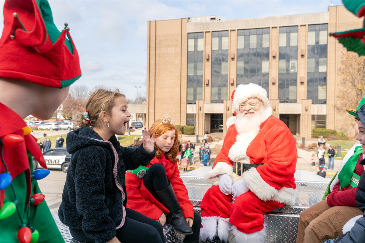 A tree lighting tradition - Dubois County Free Press, Inc.
